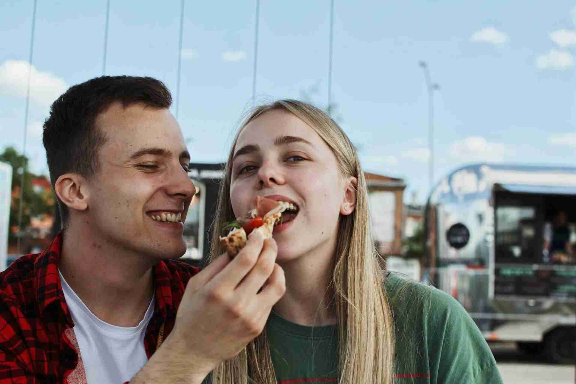 20 Memorable First Date Ideas That Go Beyond Dinner and Drinks